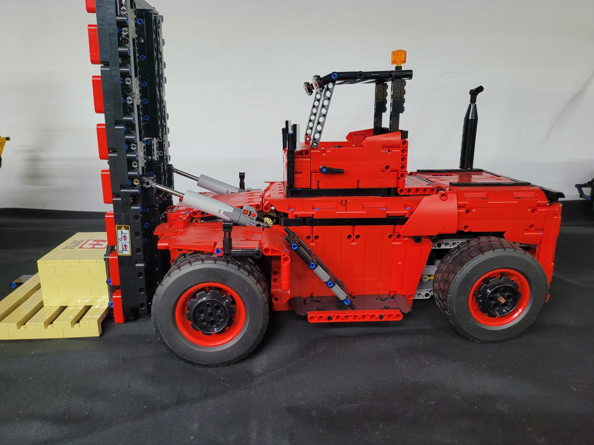 Lego Heavy Forklift – VCSHobbies